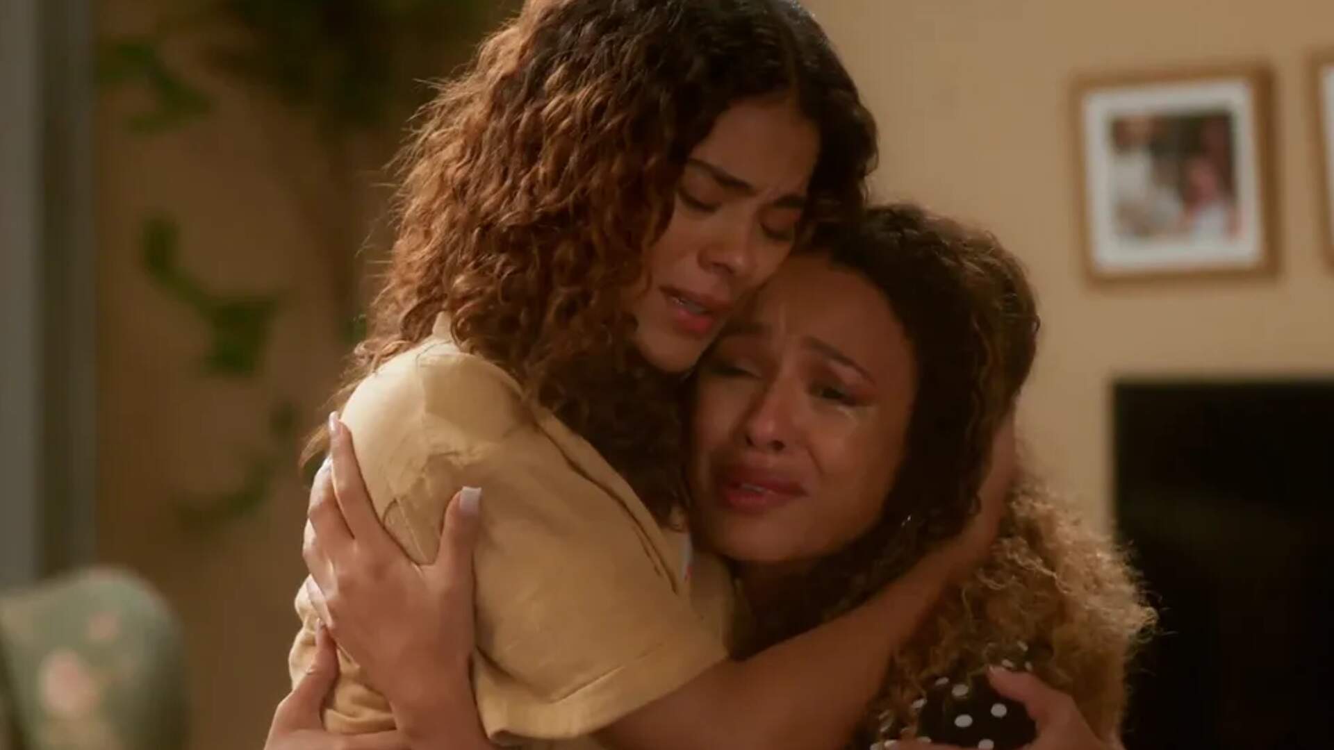 Vai na Fé: Amor de mãe e filha! Jenifer e Sol têm conversa emocionante ... Vai na Fé: Amor de mãe e filha! Jenifer e Sol têm conversa emocionante ...